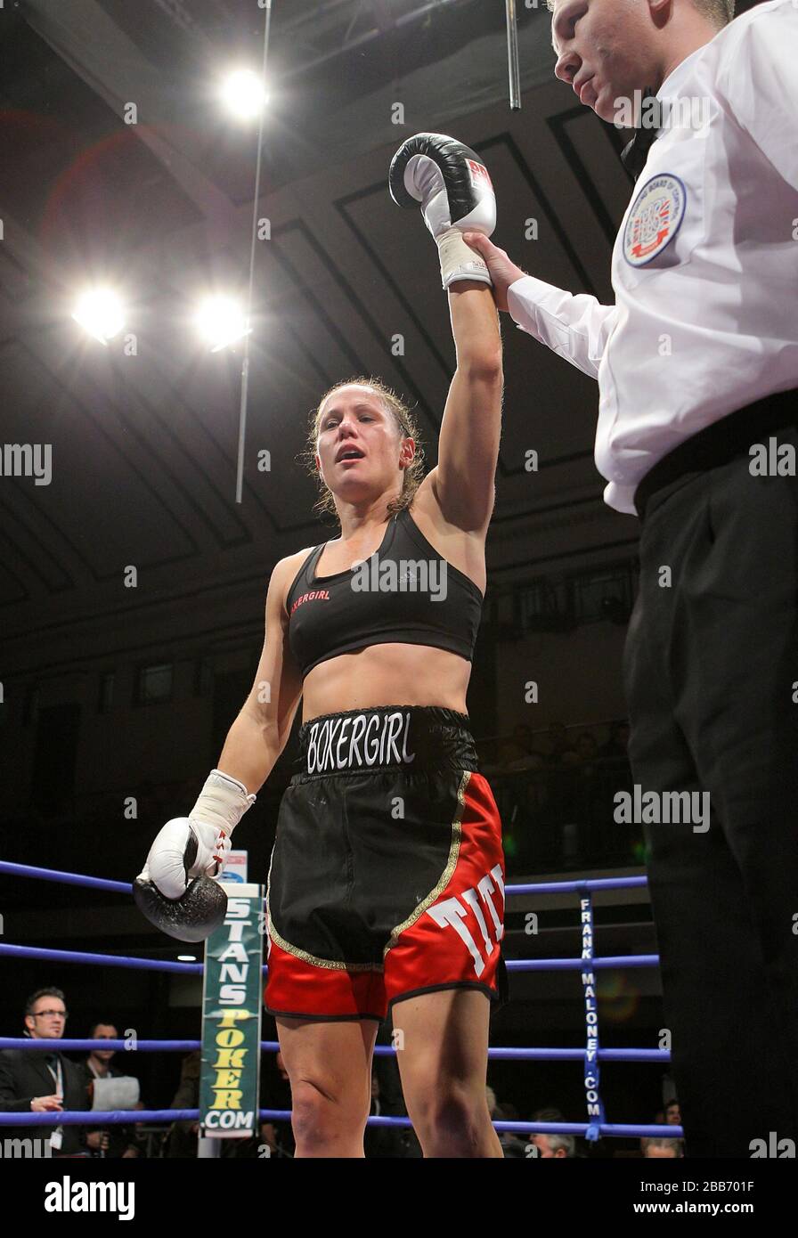 Laura Saperstein (Tottenham, black/red) defeats Olga Varchenko (Ukraine ...