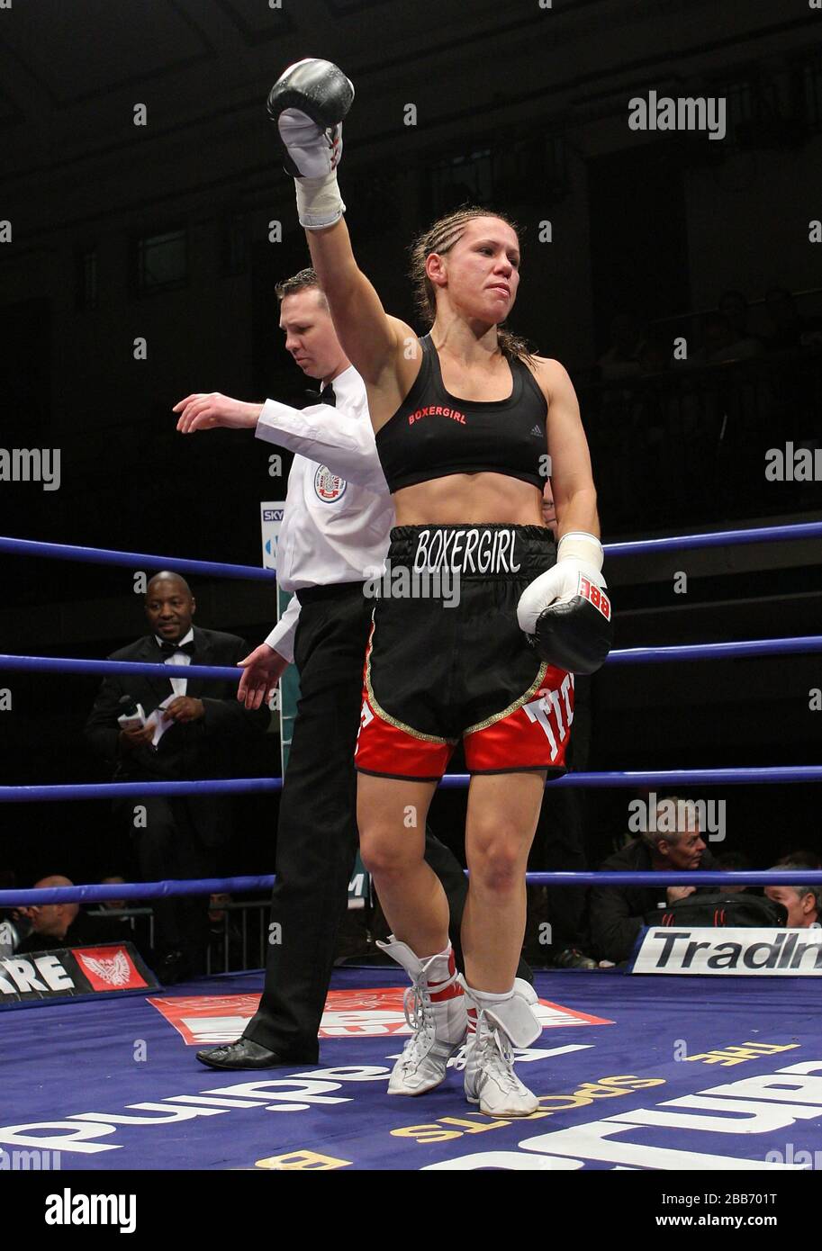 Laura Saperstein (Tottenham, black/red) defeats Olga Varchenko (Ukraine ...
