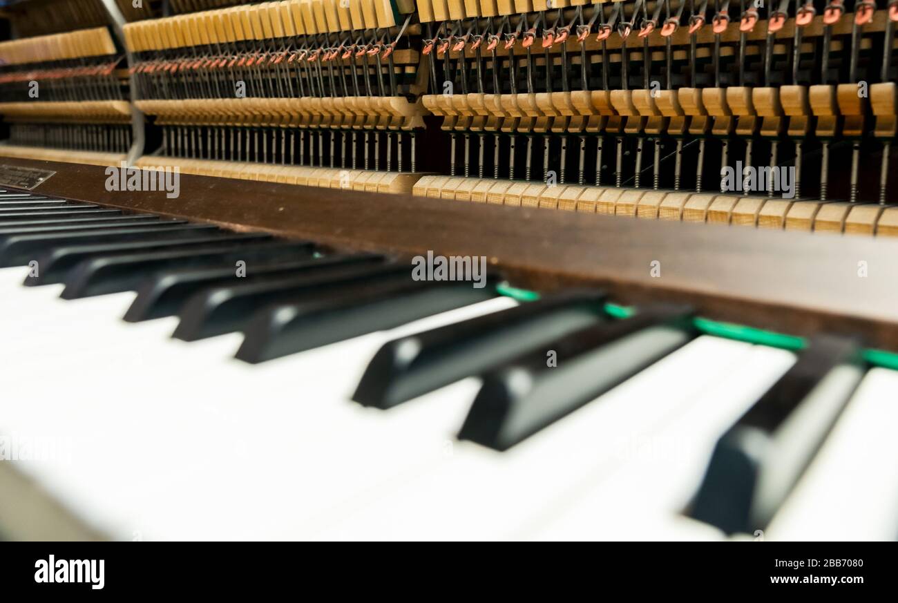 Open piano shows inside mechanics Stock Photo - Alamy