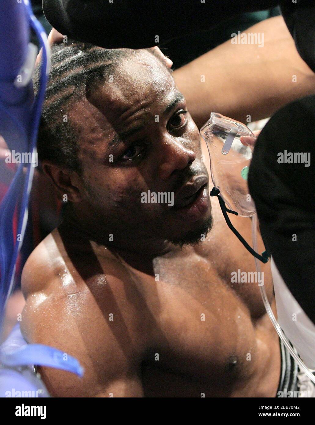 Courtney Fry (Wood Green, dark grey shorts) defeats Tony Salam ...