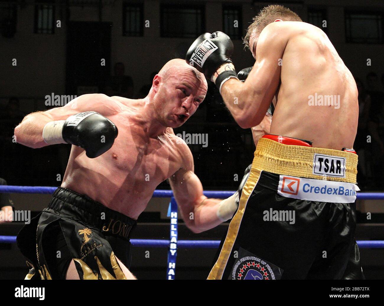 Jon Thaxton pulled out by his corner in the 5th round after sustaining ...