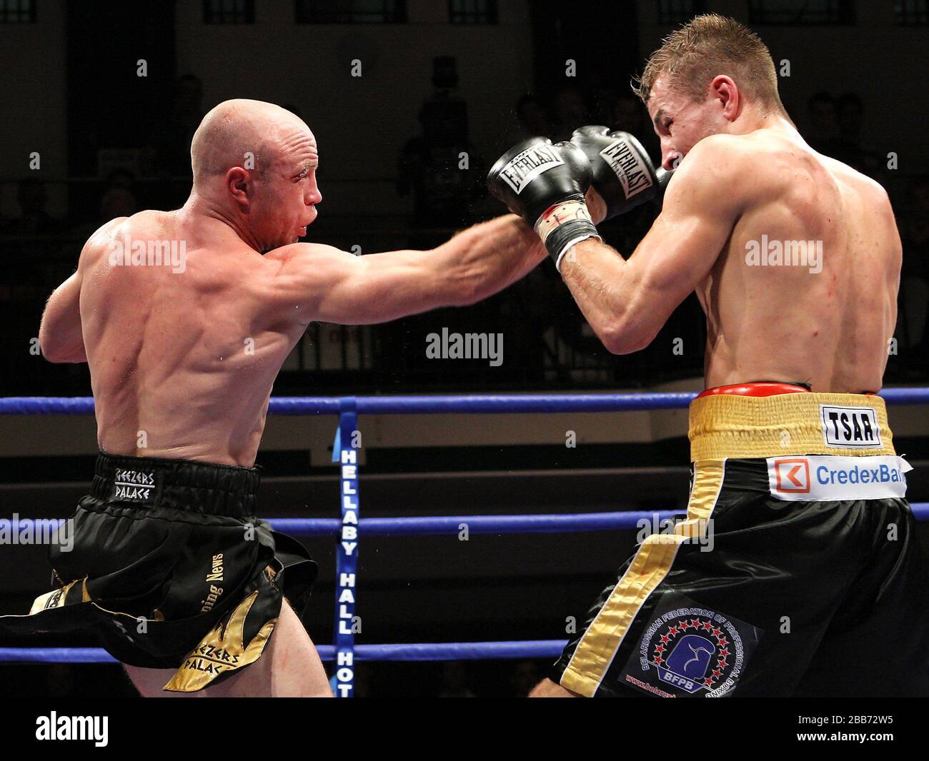 Jon Thaxton pulled out by his corner in the 5th round after sustaining ...