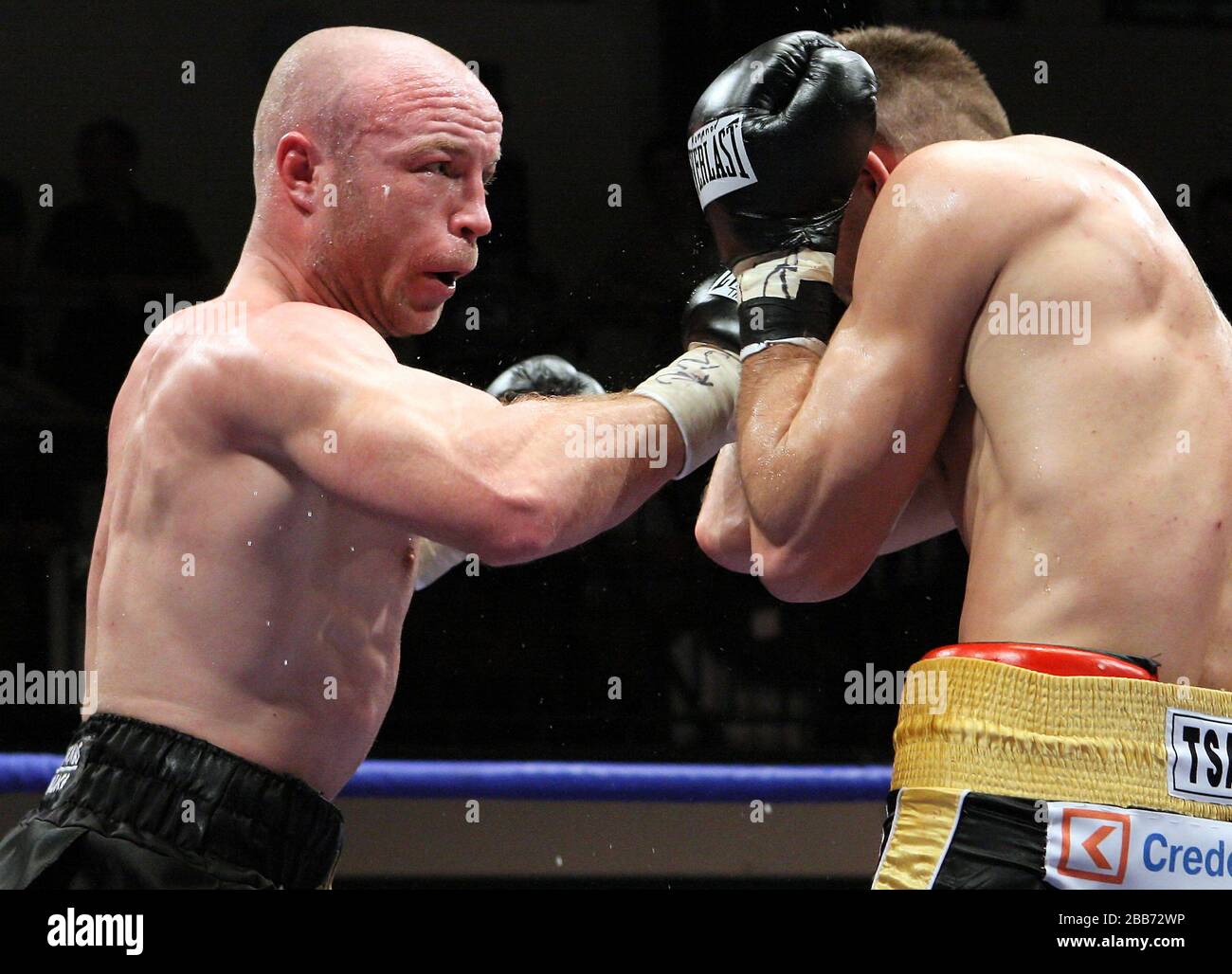 Jon Thaxton pulled out by his corner in the 5th round after sustaining ...