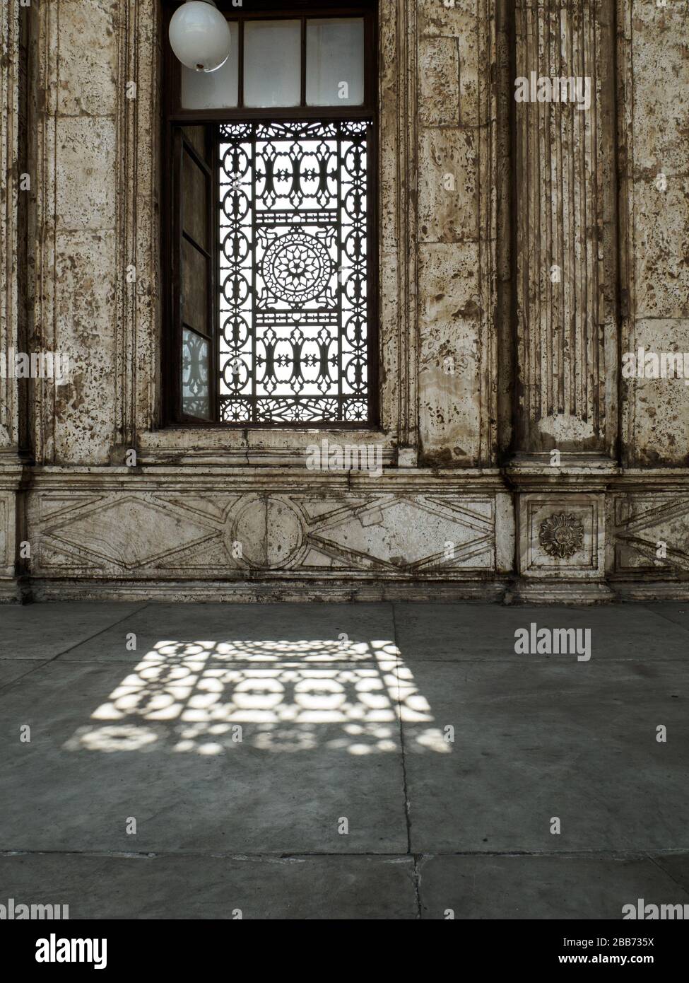 Mosque wall window hi-res stock photography and images - Alamy