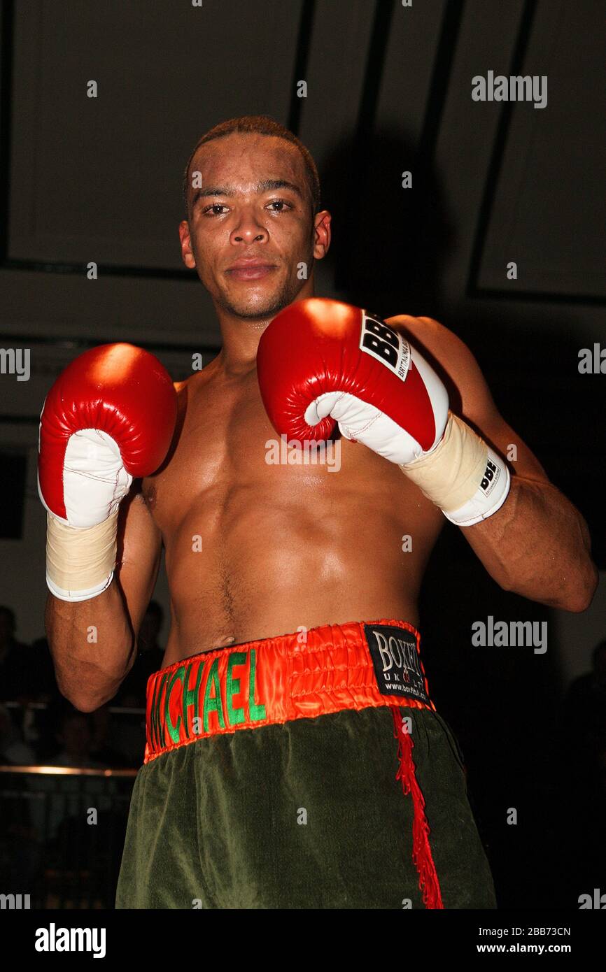Michale Norgrove (green shorts) defeats Matt Scriven in a Light ...