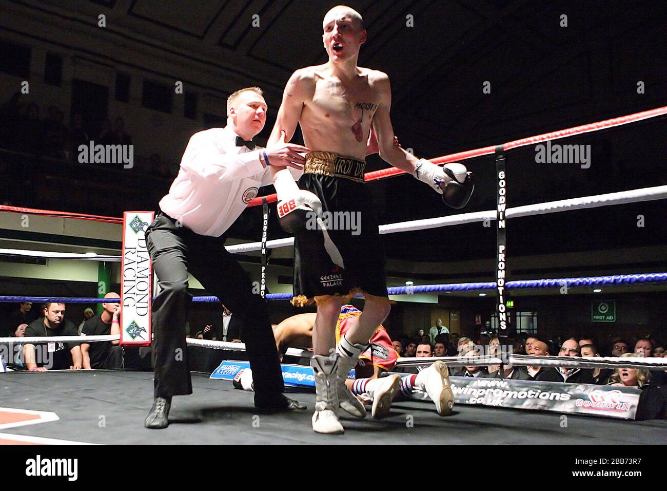 Scott Moises (black shorts) defeats Richard Hines in a Super ...