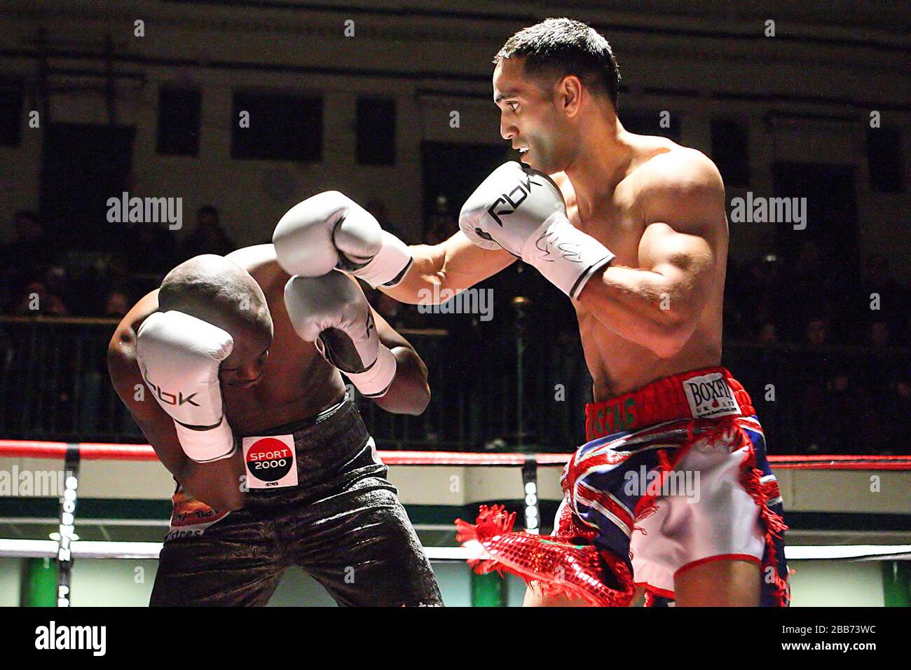 Yassine El Maachi (red/blue shorts) defeats Jimmy Colas in a Light ...