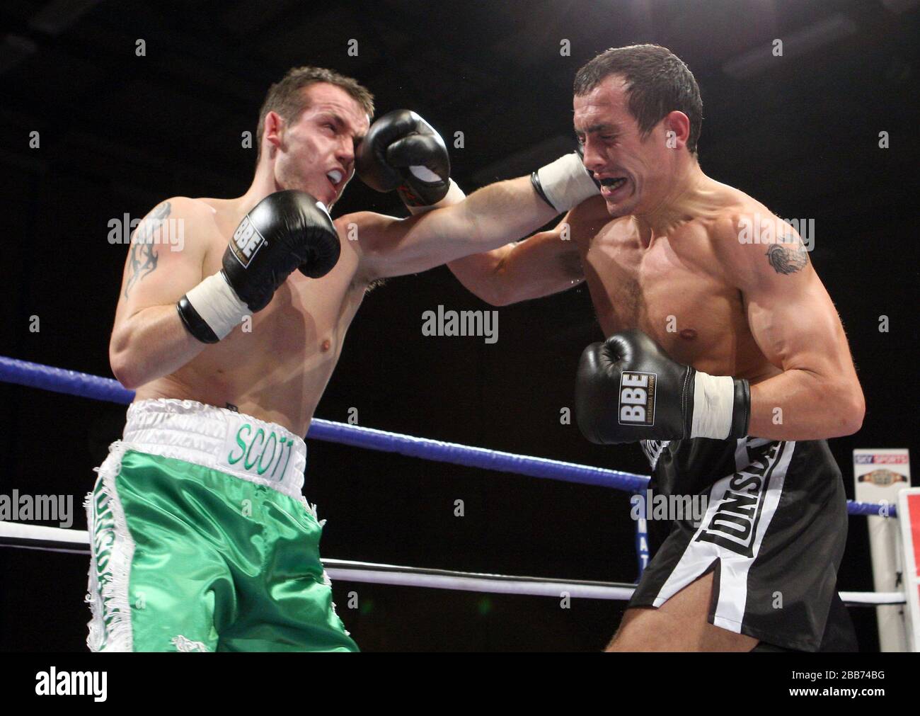 Scott Jordan (Belfast, green/white shorts) defeats Kevin McCauley ...