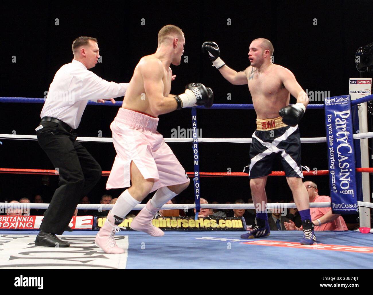 Joe Smyth (St Albans, pink shorts) defeats Gordon Brennan ...