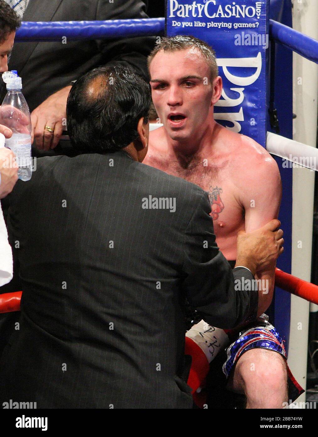 Colin Lynes (Hornchurch, black shorts) is defeated by Paul McCloskey ...