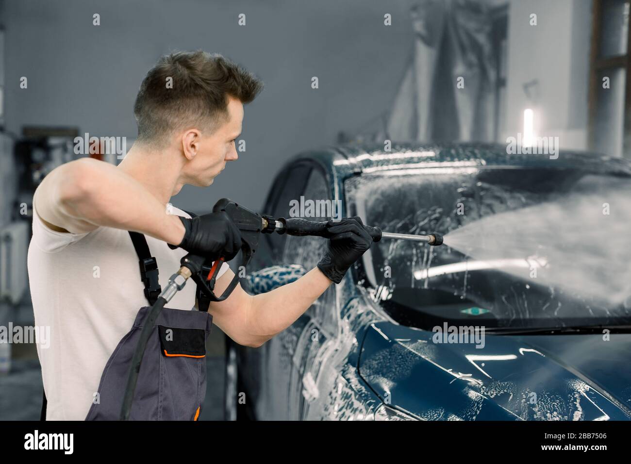Car wash concept side view hi-res stock photography and images - Alamy