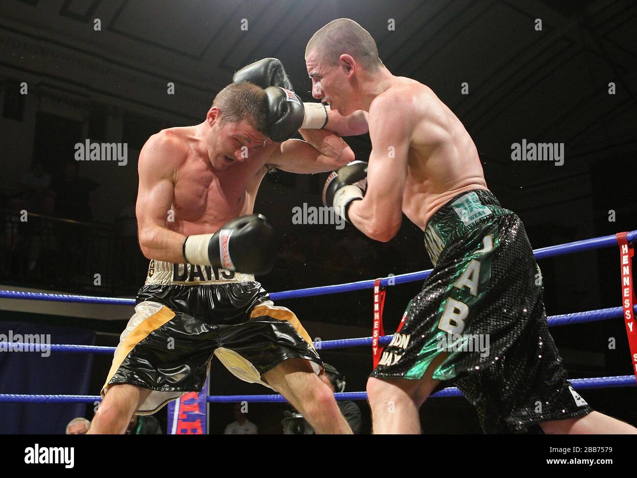 Peter McDonagh - Lenny Daws (Morden, black/white/gold shorts) defeats Peter McDonagh (Bermondsey ...