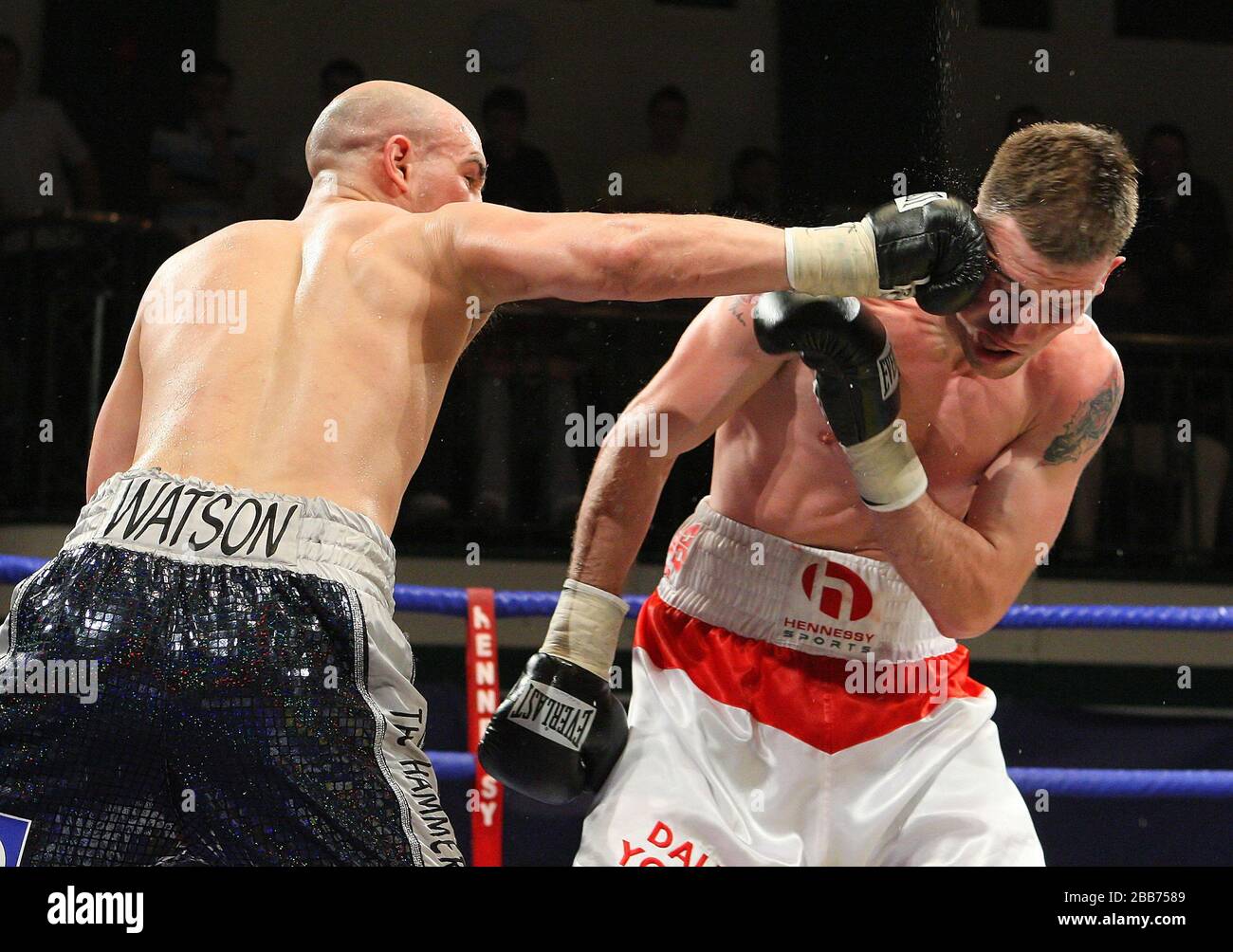 John O'Donnell (Shepherd's Bush, red/white shorts) defeats Craig Watson ...
