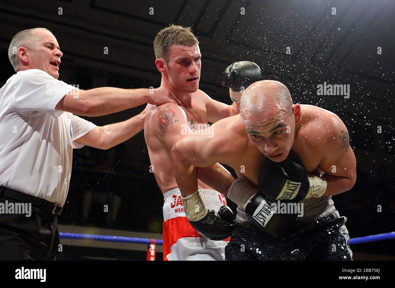 John O'Donnell (Shepherd's Bush, red/white shorts) defeats Craig Watson ...