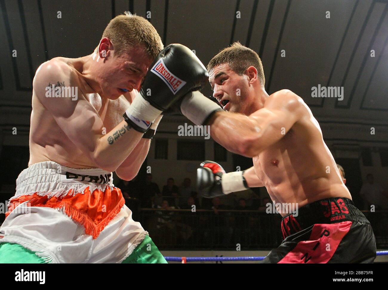 Steve O'Meara (West Drayton, black/pink shorts) defeats Lewis Byrne ...