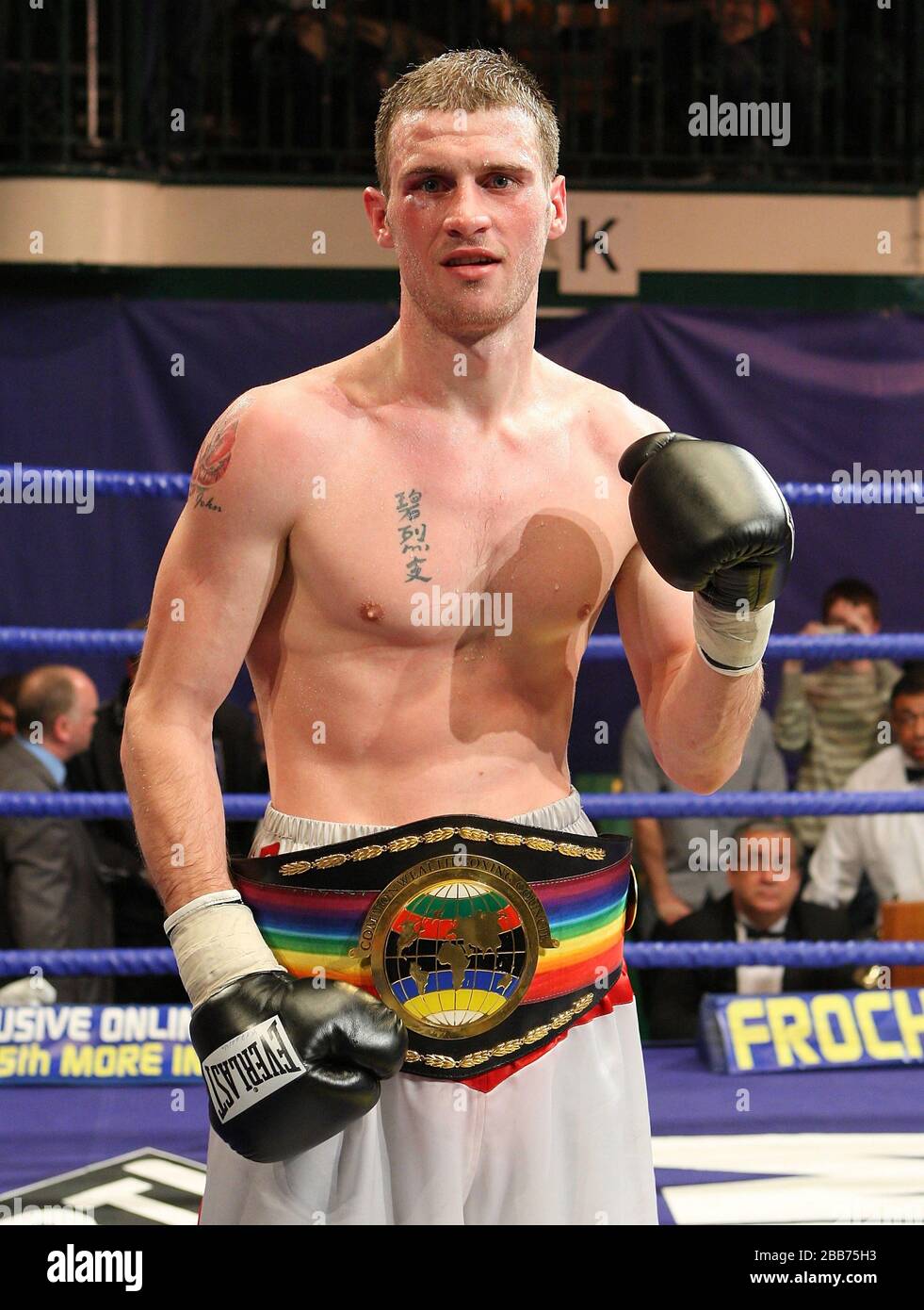 John O'Donnell (Shepherd's Bush, red/white shorts) defeats Craig Watson ...