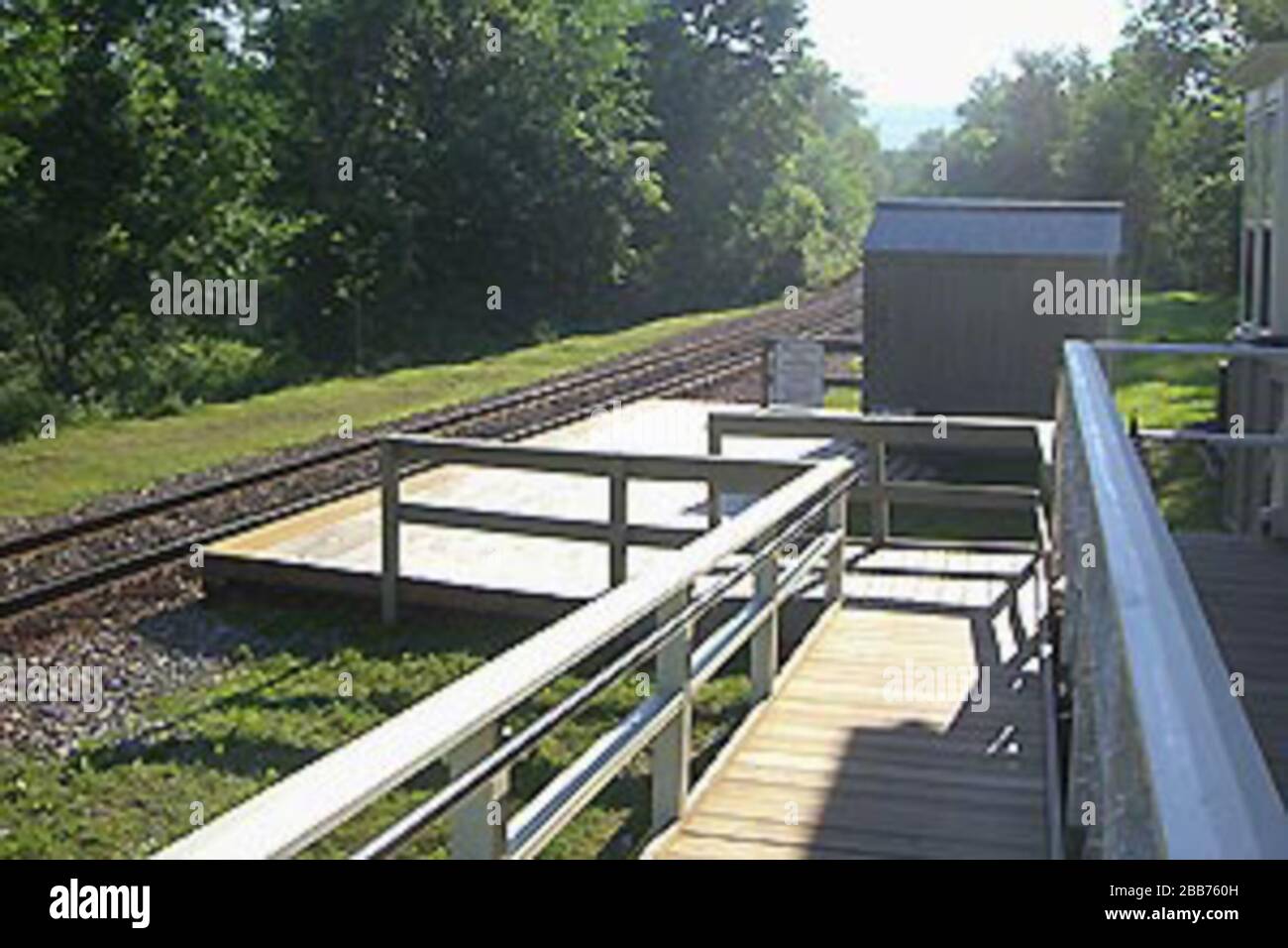 "English: Platform at Castleton station in July 2010; 5 July 2010 ...