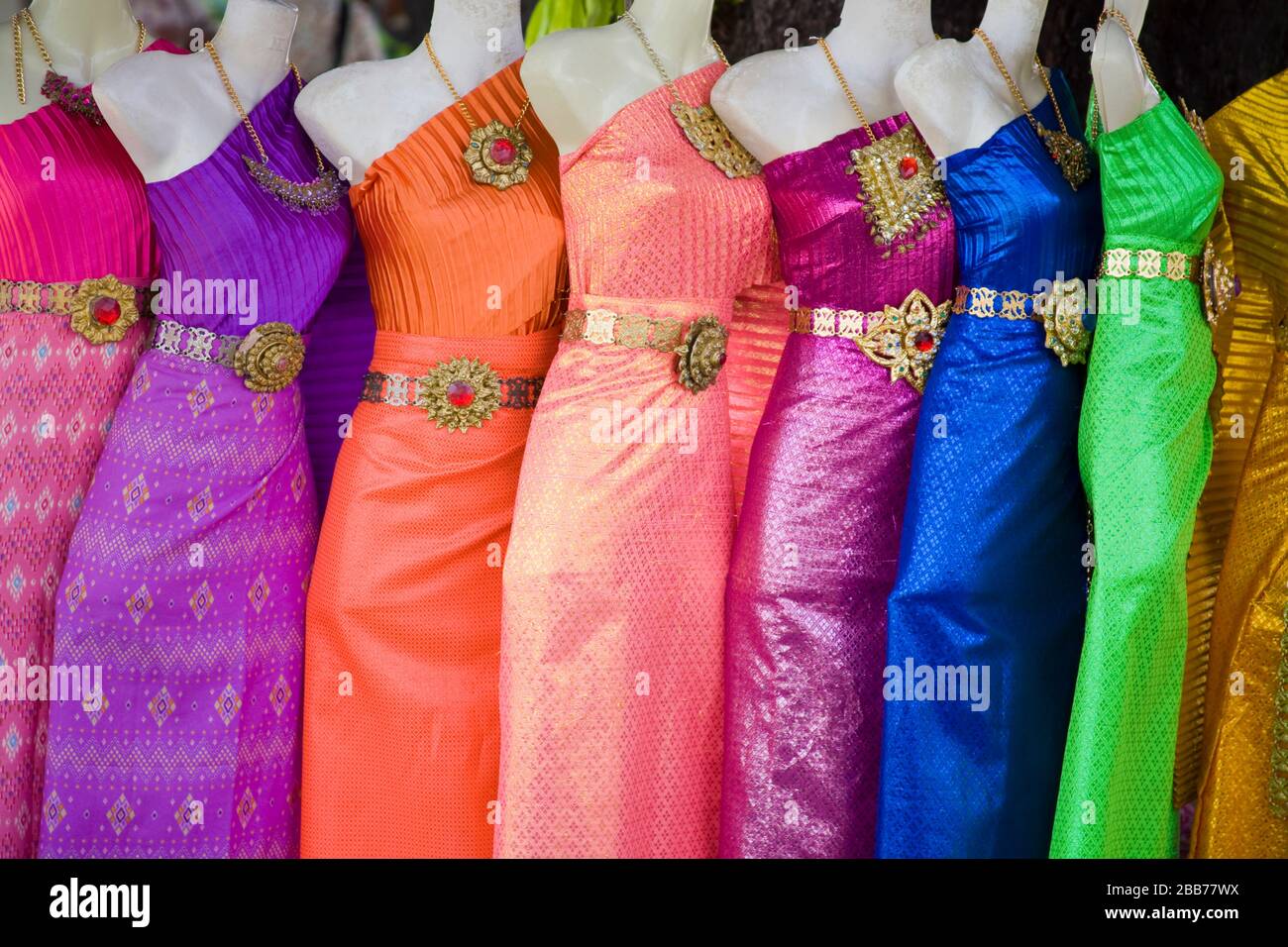 Thai traditional clothing hi-res stock photography and images - Alamy