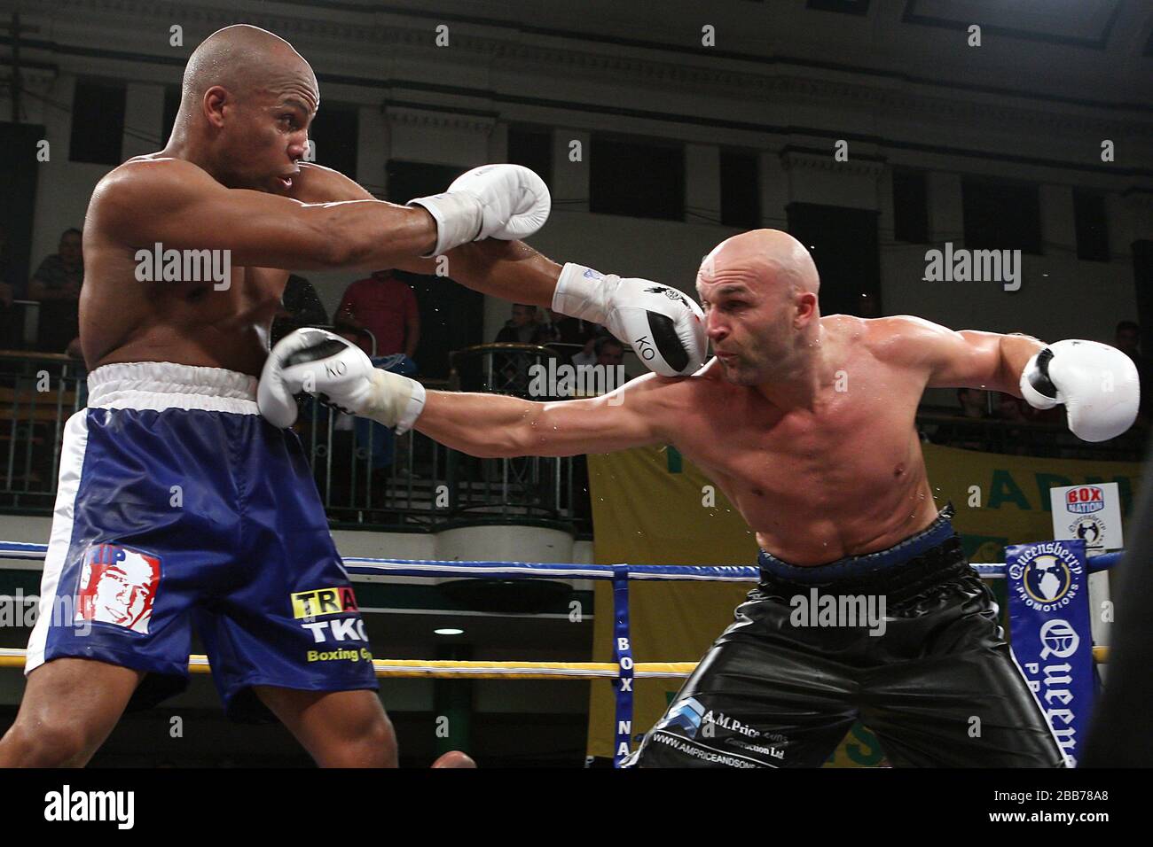Leon Williams (blue shorts) defeats Rob Norton to win the British ...