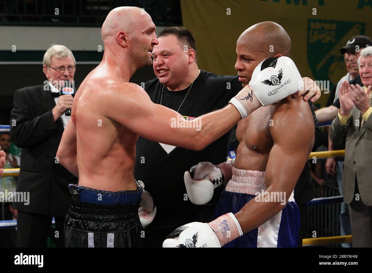 Leon Williams (blue shorts) defeats Rob Norton to win the British ...