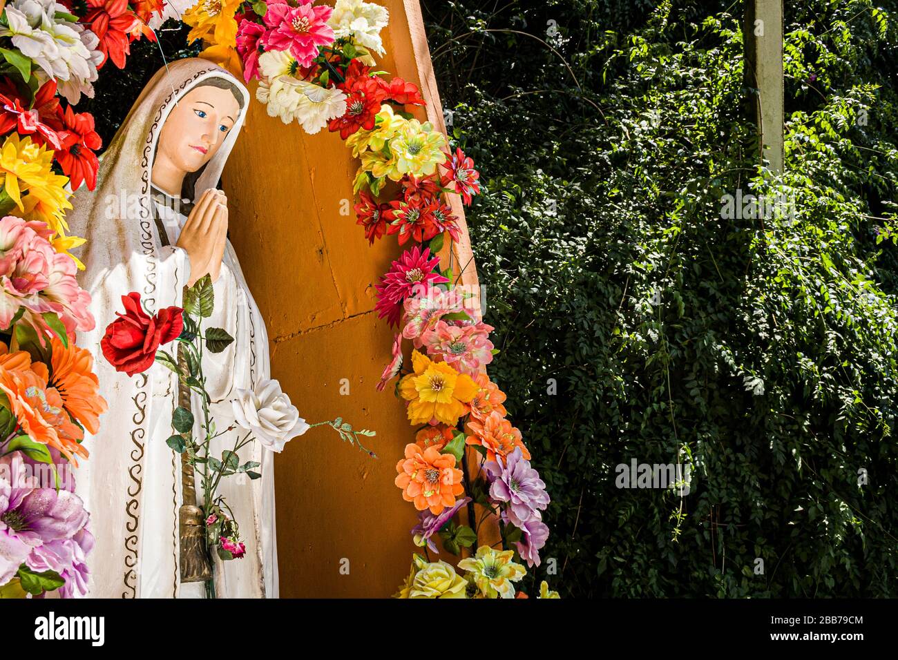 Statue image lady fatima hi-res stock photography and images - Alamy