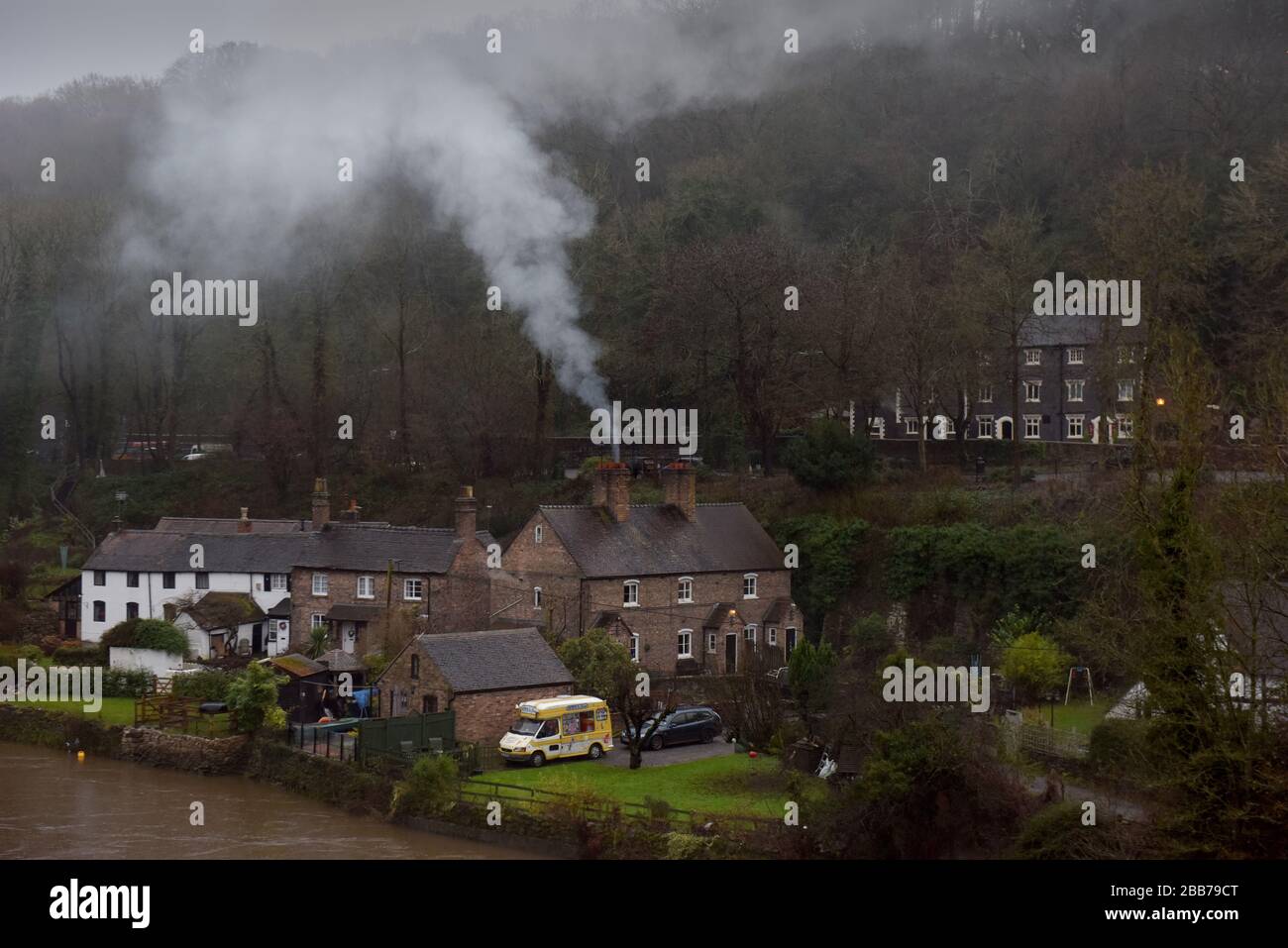 Chimney smoke cottage hi-res stock photography and images - Alamy