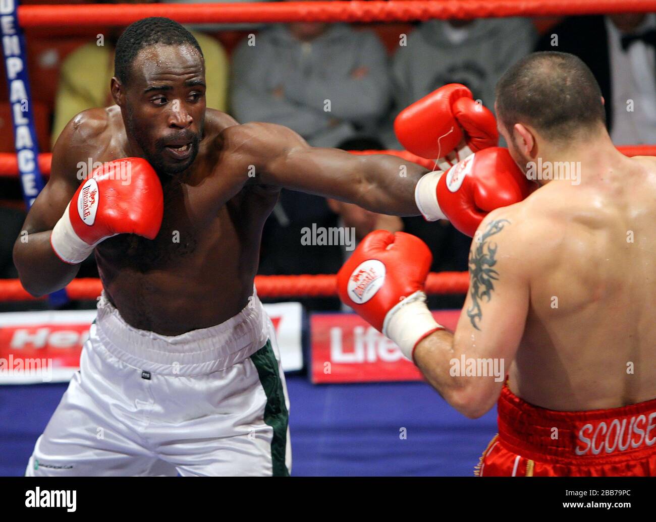 Referee stops fight hi-res stock photography and images - Alamy