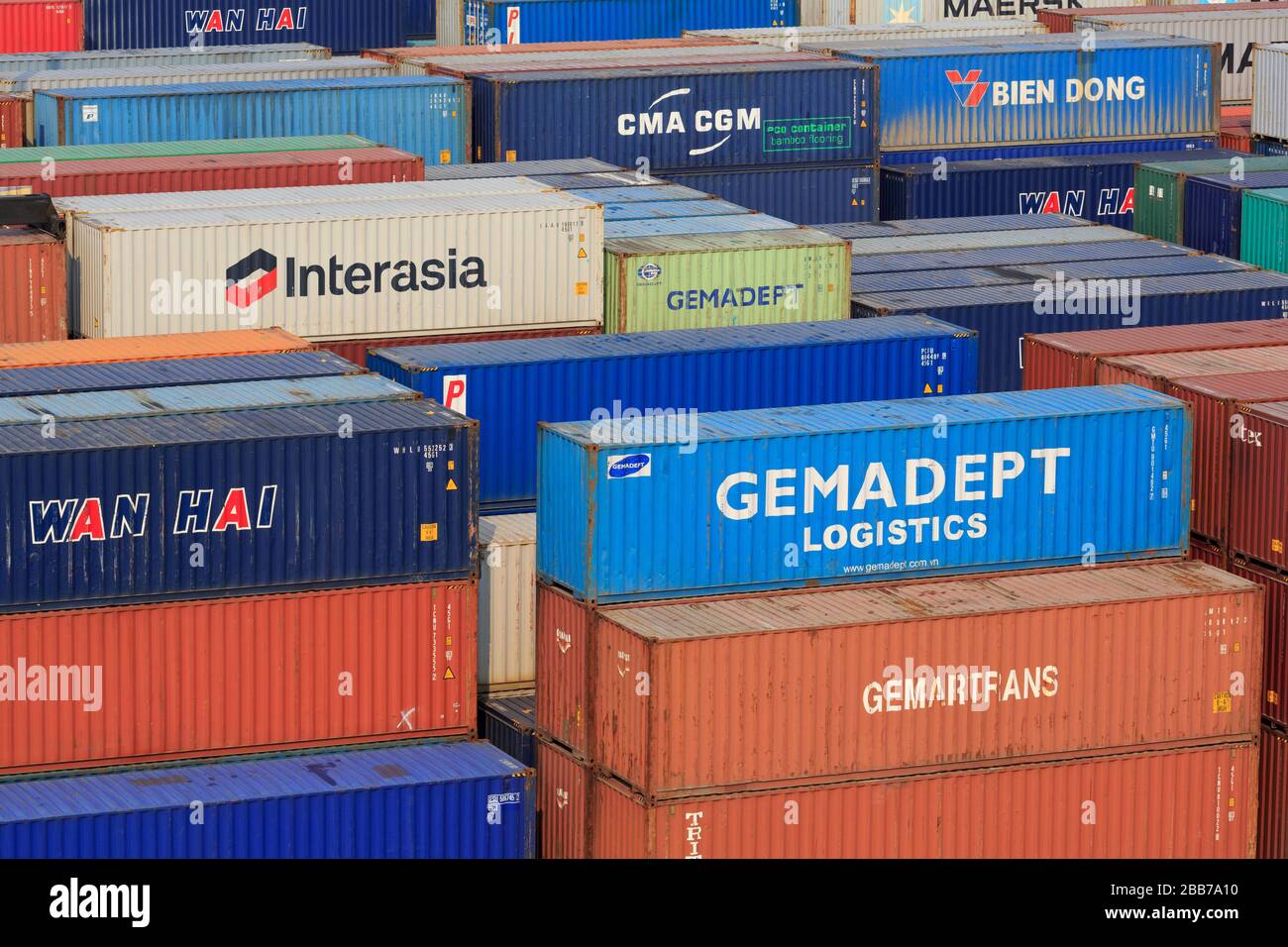 Vietnam shipping container port hi-res stock photography and images - Alamy