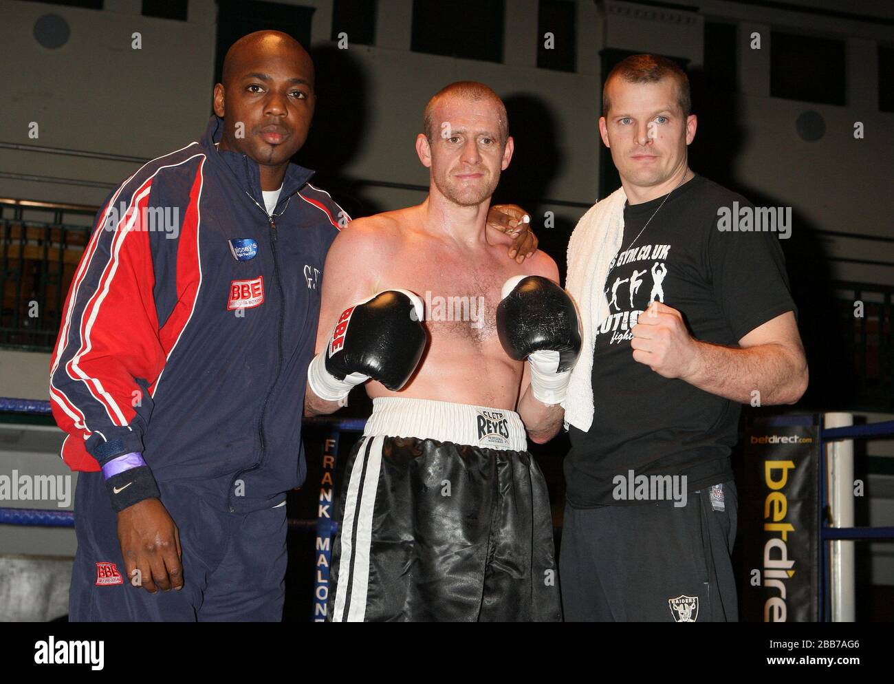 Mark Stupple (Bermondsey, black shorts) defeats Peter Dunn (Pontefract ...