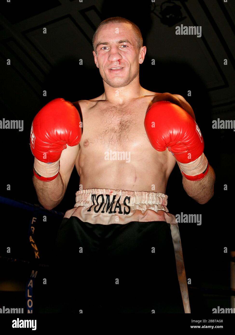 Chas Symonds (Croydon, red/white shorts) loses to Tomas Grublys ...