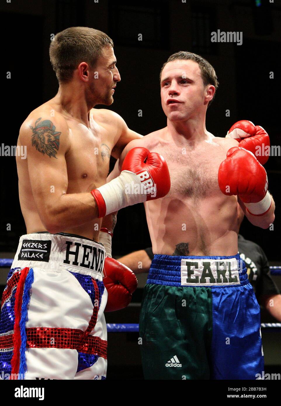 Henry Castle (Salisbury, white/red shorts) defeats Graham Earl (Luton ...