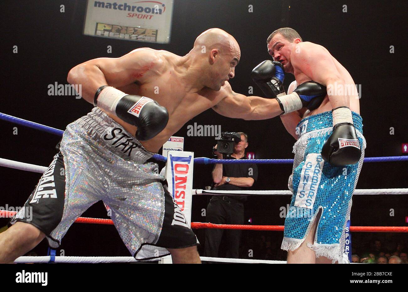 Dean Francis (Basingstoke, silver shorts) defeats Neil Simpson ...