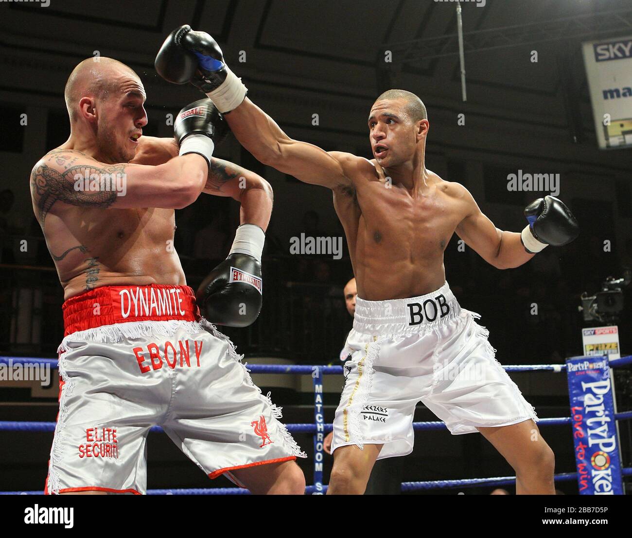 Round 1: Carl Dilks (Liverpool, red/white shorts) defeats Bob Ajisafe ...