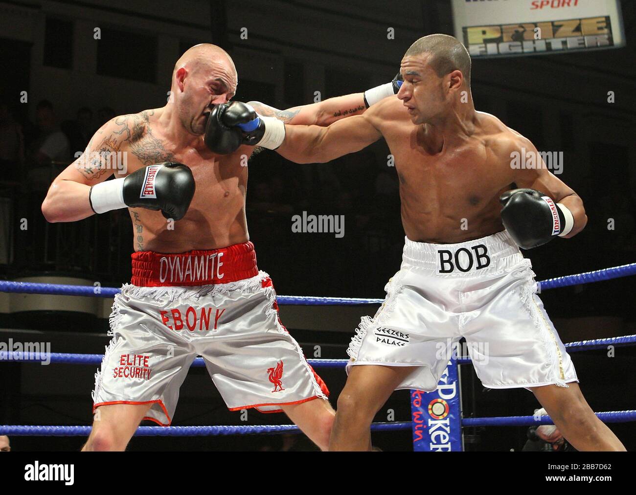 Round 1: Carl Dilks (Liverpool, red/white shorts) defeats Bob Ajisafe ...