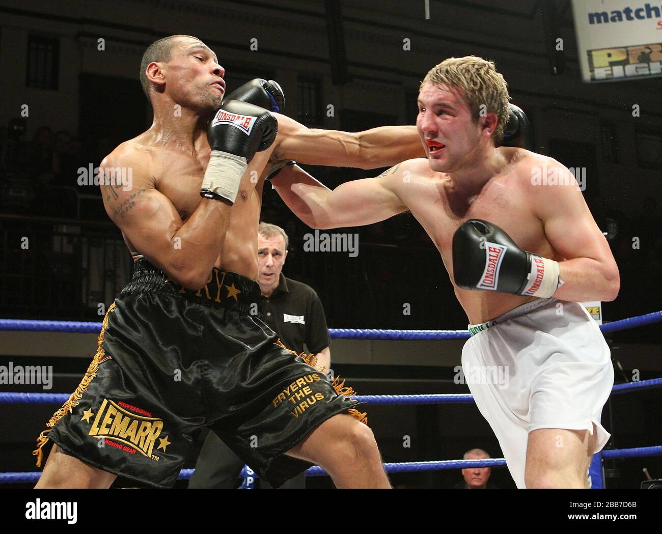 Round1: Courtney Fry (Wood Green, black shorts) defeats Shon Aled ...