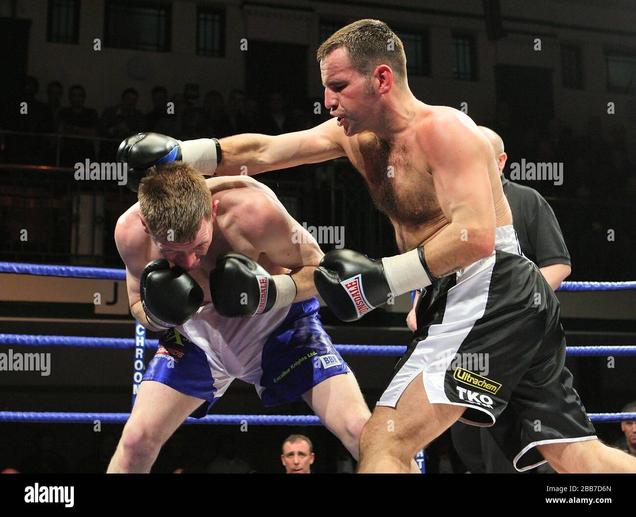 R1, Tony Oakey (Portsmouth, black shorts) defeats Billy Boyle ...