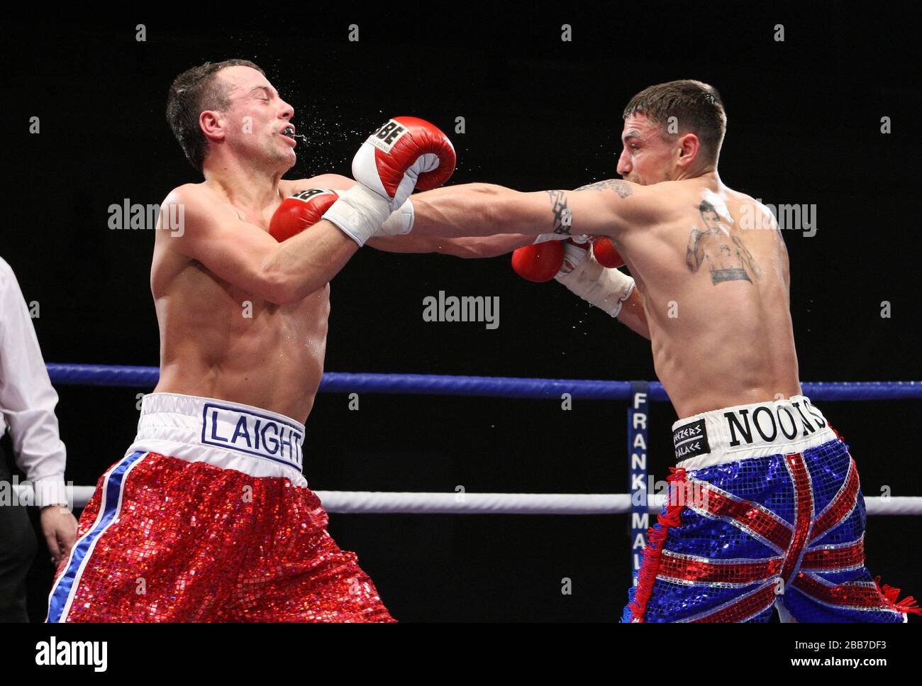 Henry Castle (Salisbury, blue/red shorts) defeats Kristian Laight ...