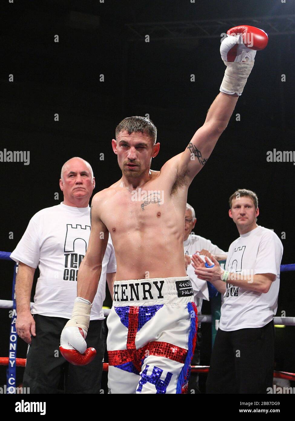 Henry Castle (Salisbury, blue/red shorts) defeats Kristian Laight ...