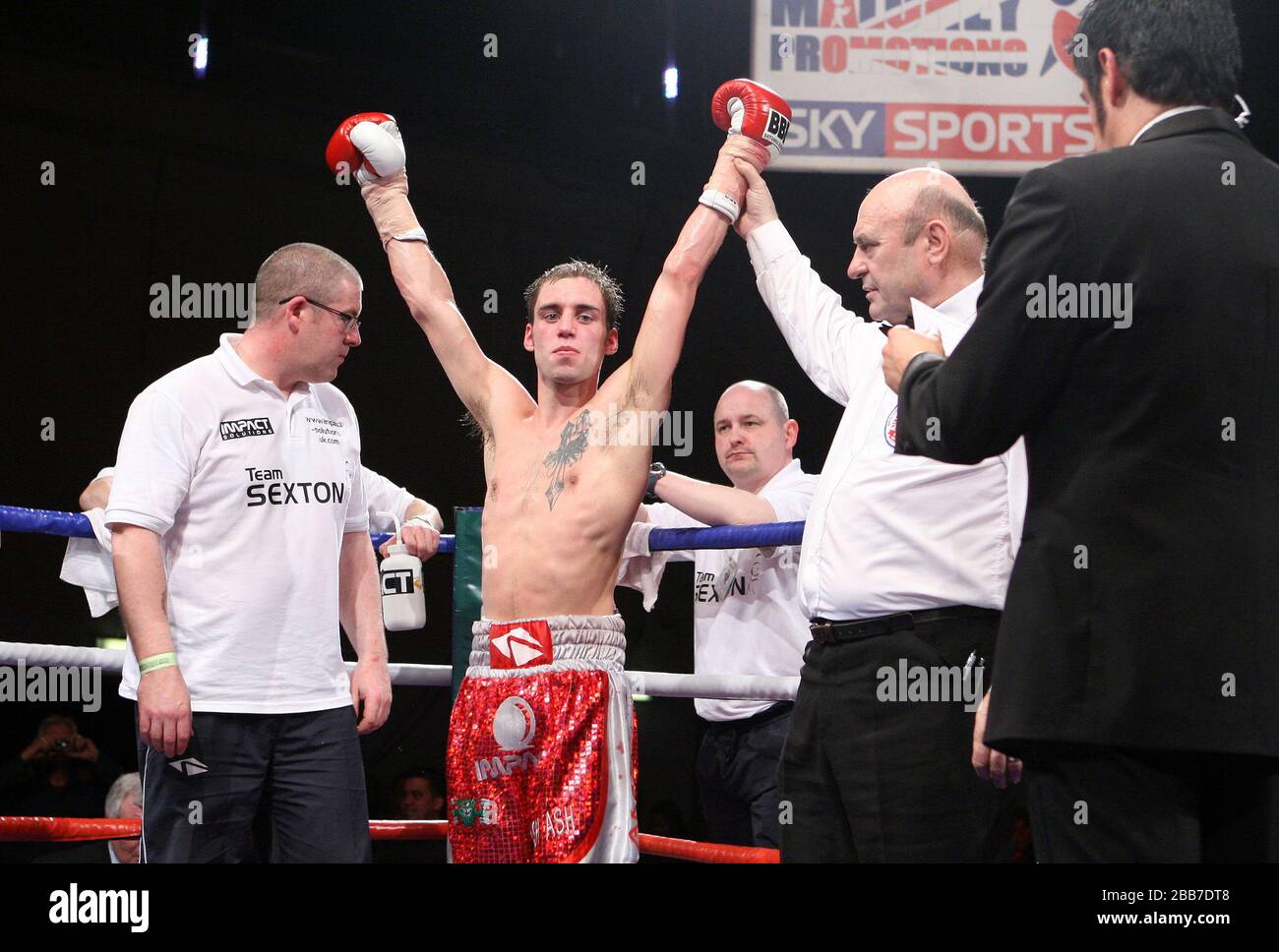 Ashley Sexton (Cheshunt, red/white shorts) defeats Robert Nelson ...