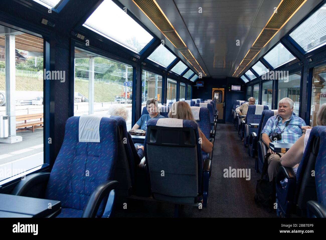 Switzerland train mountain hi-res stock photography and images - Alamy