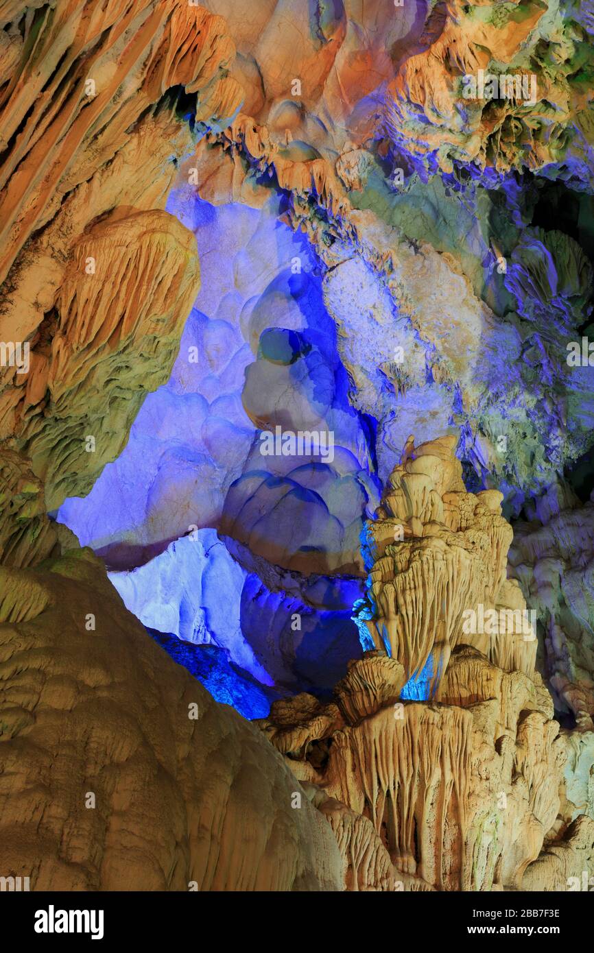 Dau Go Cave,Halong Bay,Vietnam,Asia Stock Photo - Alamy