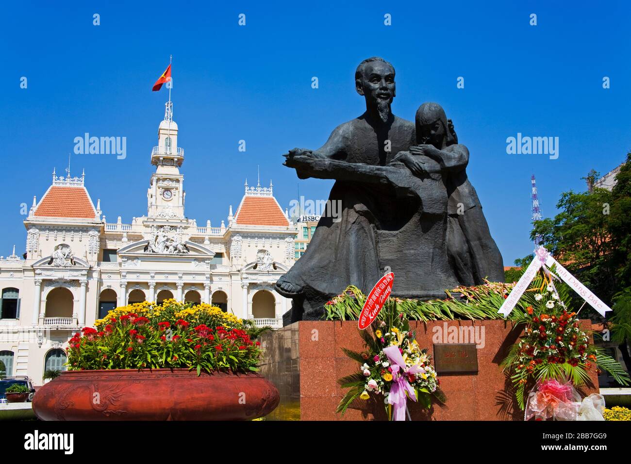 HCMC's People's Committee Building (Hotel de Ville) & Ho Chi Minh ...