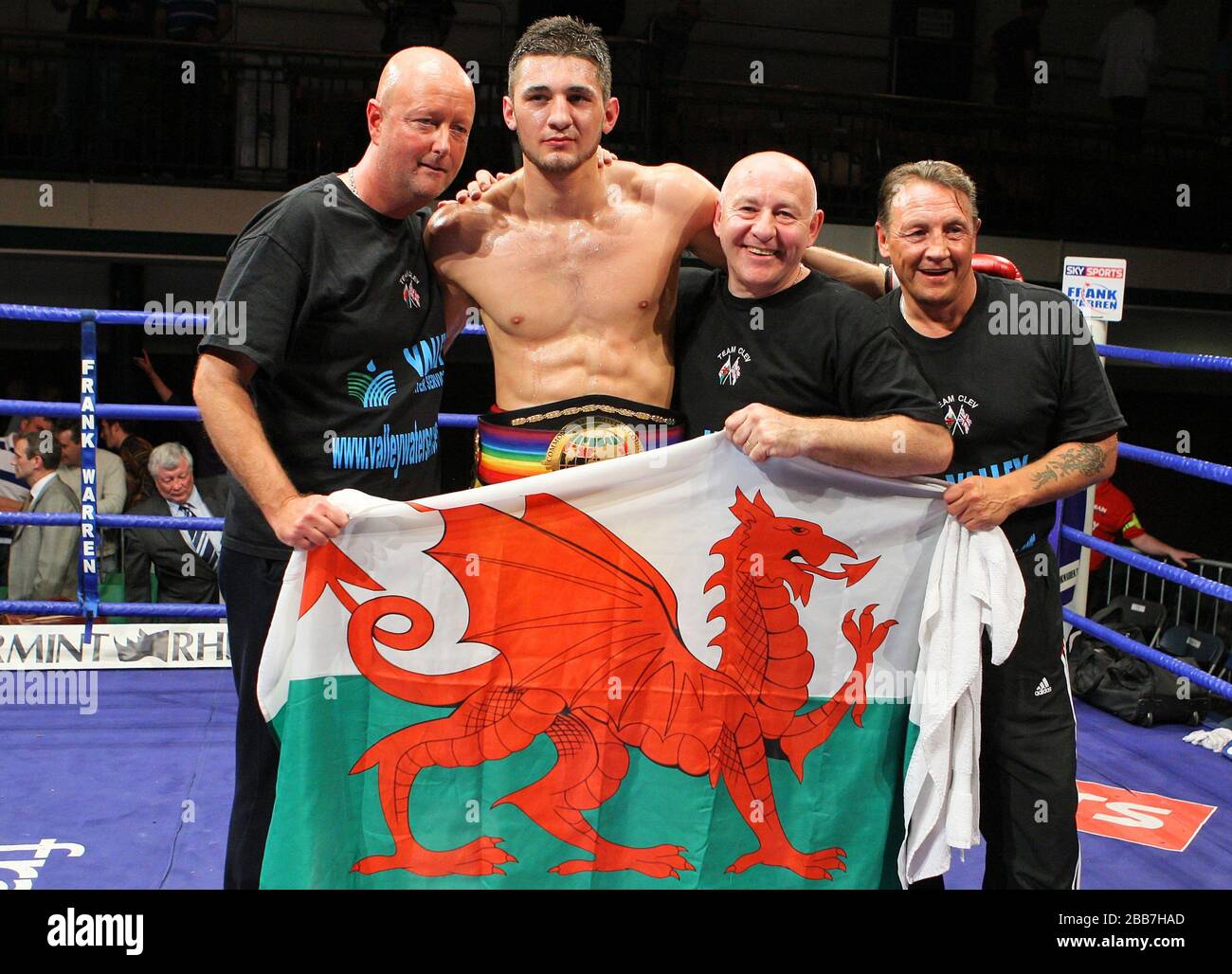 Nathan Cleverly (Cefn Fforest, Wales, yellow/black shorts) defeats ...