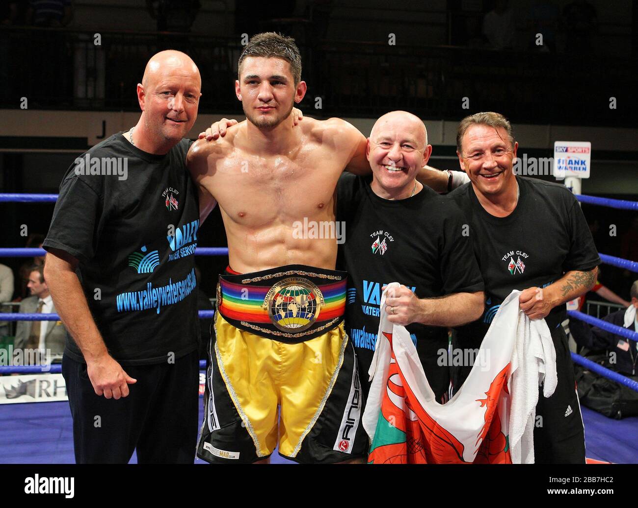 Nathan Cleverly (Cefn Fforest, Wales, yellow/black shorts) defeats ...