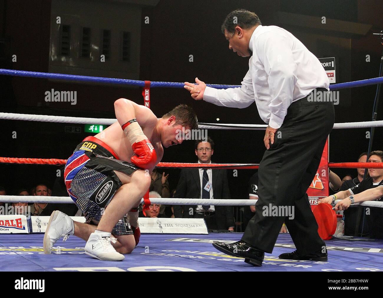 Matthew Thirlwall (Bermondsey, black shorts) defeats George Hillyard ...