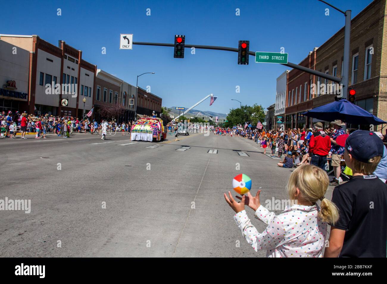 Kids parade hi-res stock photography and images - Alamy