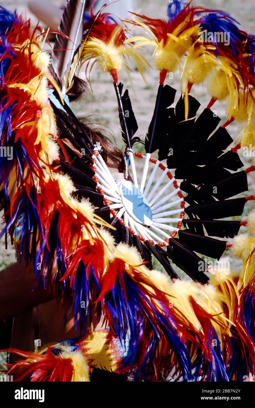American indian traditional headdress hi-res stock photography and ...