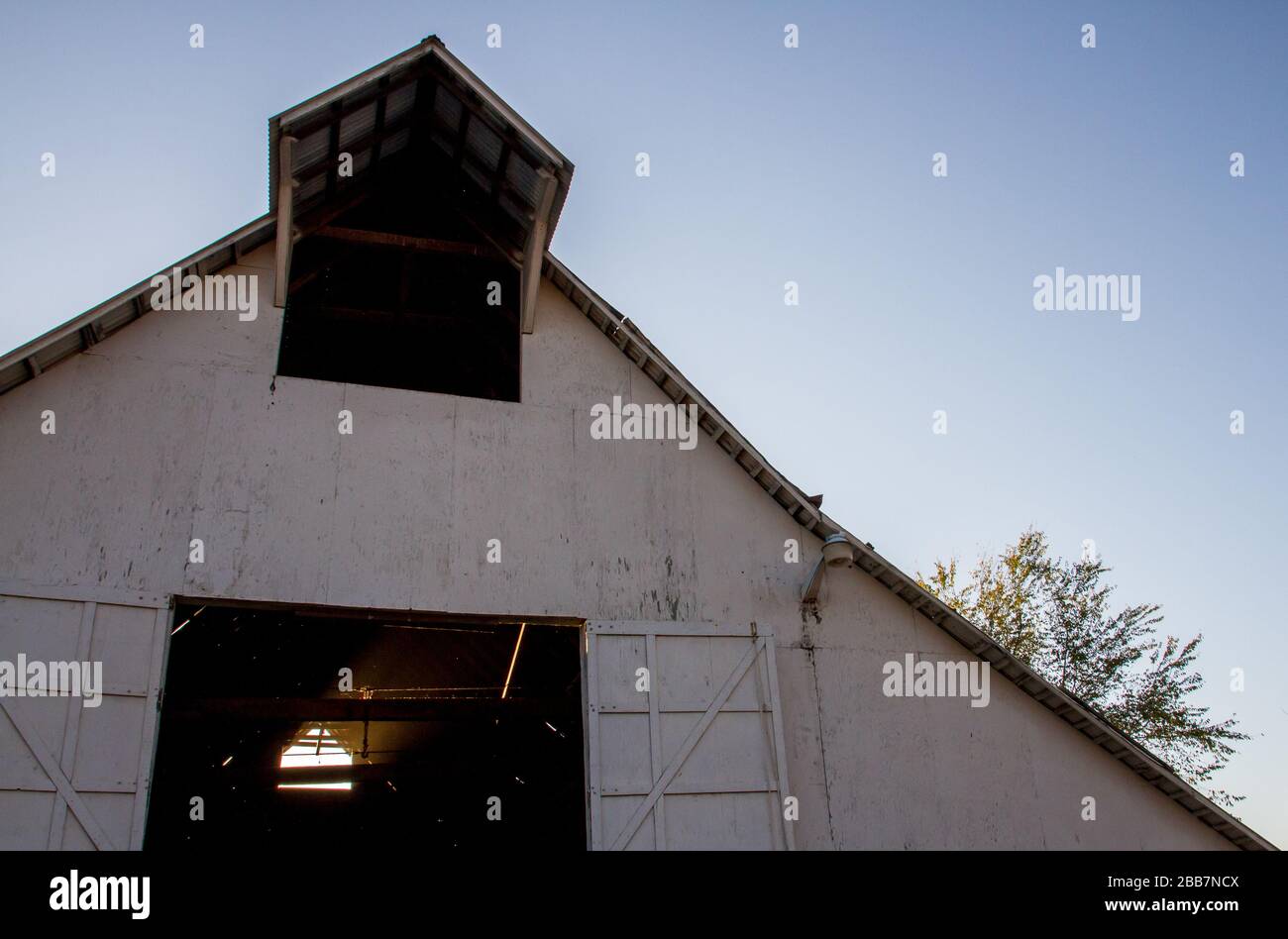 Monitor barn hi-res stock photography and images - Alamy