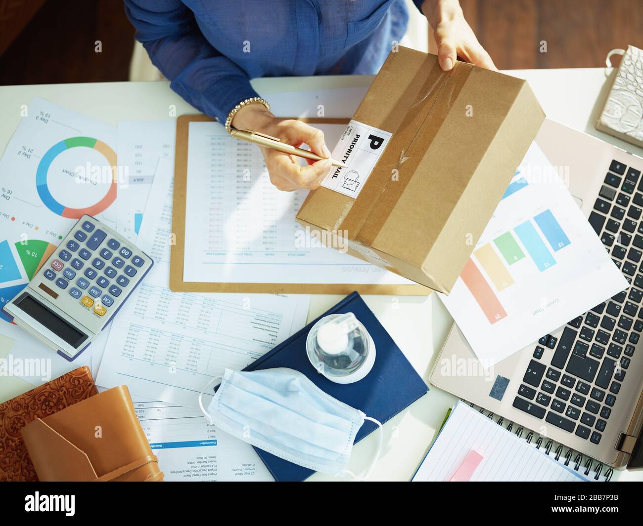 Parcel documents hi-res stock photography and images - Alamy
