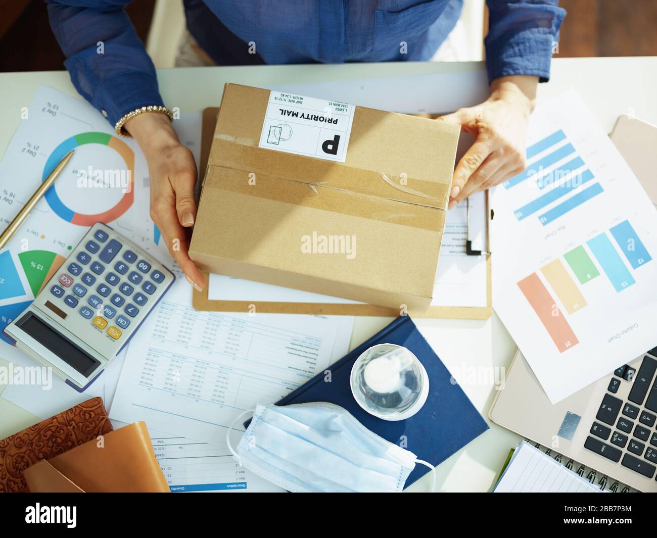 Parcel documents hi-res stock photography and images - Alamy